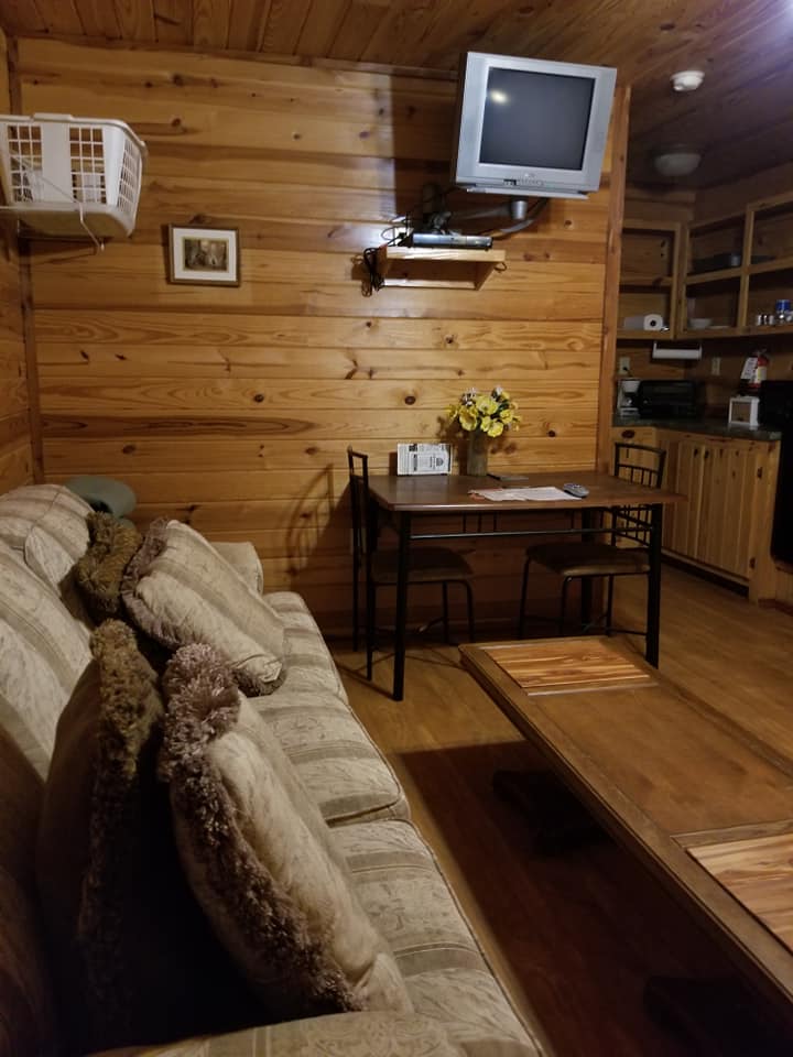 Lodge & Cabins – Backwoods Lodge & Cabins