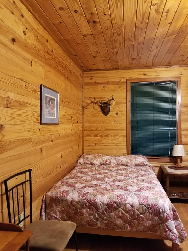 Lodge & Cabins – Backwoods Lodge & Cabins